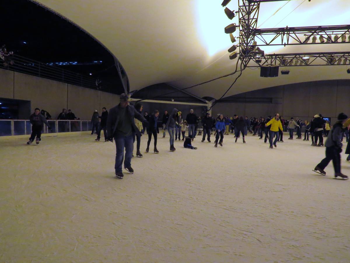 Mayor's Christmas tree and ice skating highlight holiday season at KC's ...